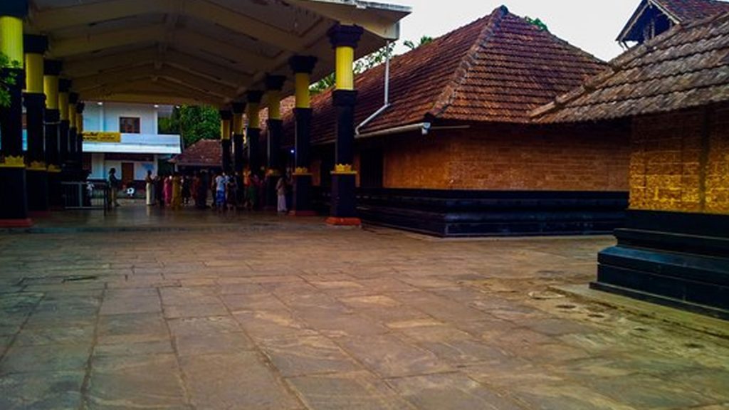 Sri Subramanya temple of Peralassery - Where people worship snakes ...